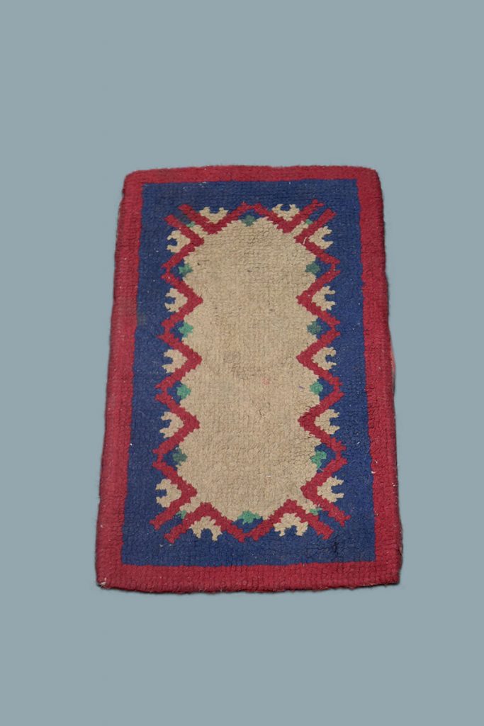 2’6″ x 1’6″ Beige Hand Tufted Rug With Red Border – The Classic Prop ...
