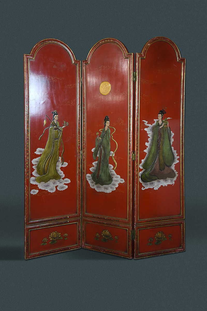 Three Leaf Chinese Red Lacquered Screen - The Classic Prop Hire Company